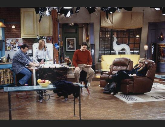 30 Unseen Backstage Pics From FRIENDS