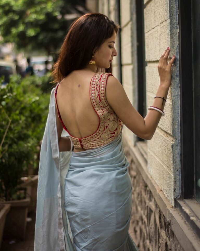 30 Instagram Worthy Saree Poses For Girls That Will Rock Your Next ...