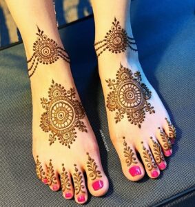 30 Easy & Simple Mehendi Designs That You Can Try At Home
