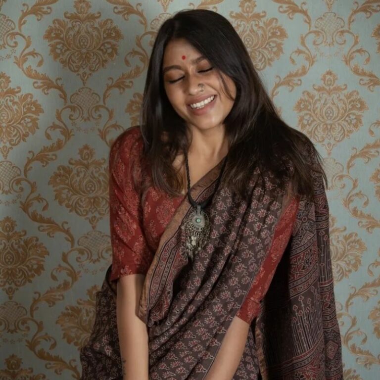 30 Latest Blouse Designs For Modern Ladies To Flaunt