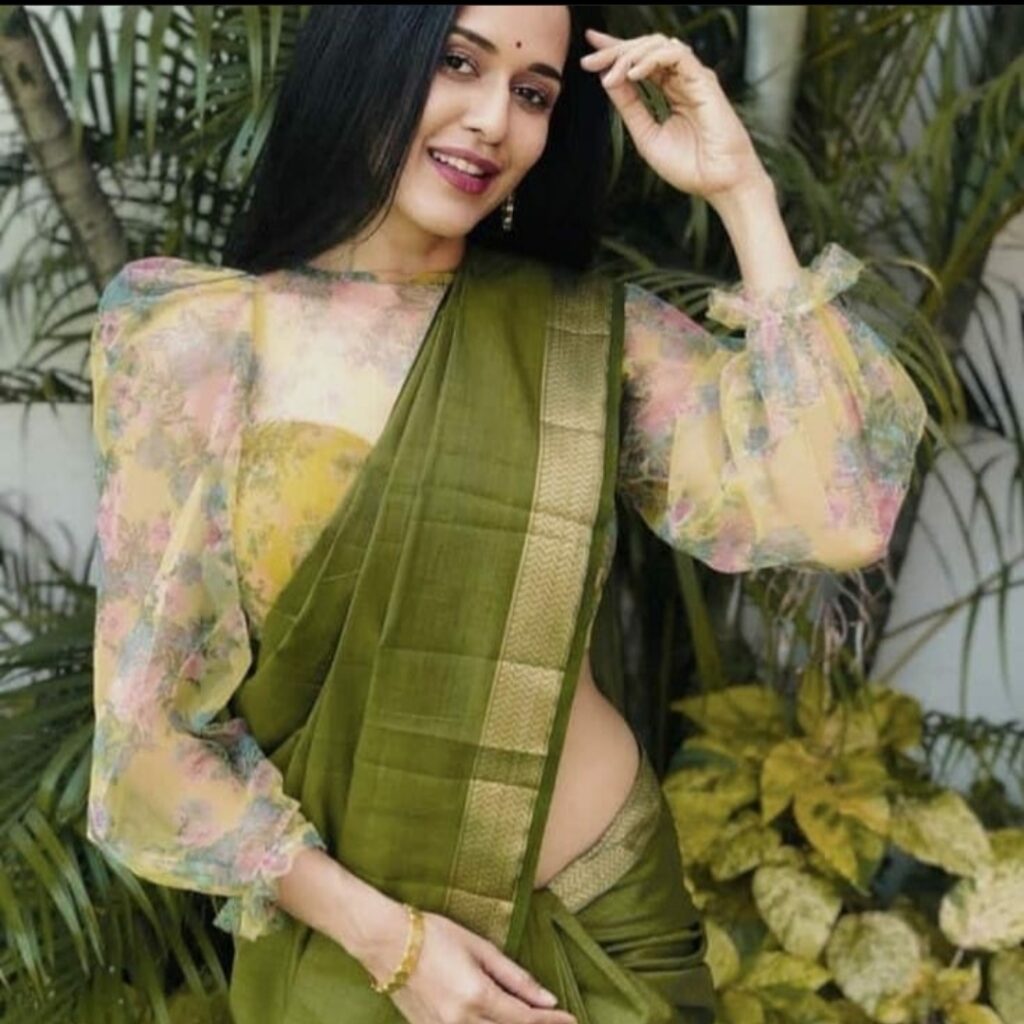 30 Latest Blouse Designs For Modern Ladies To Flaunt