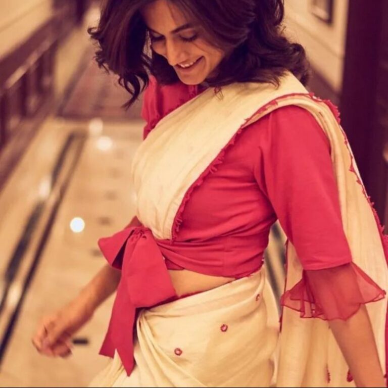 30 Latest Blouse Designs For Modern Ladies To Flaunt