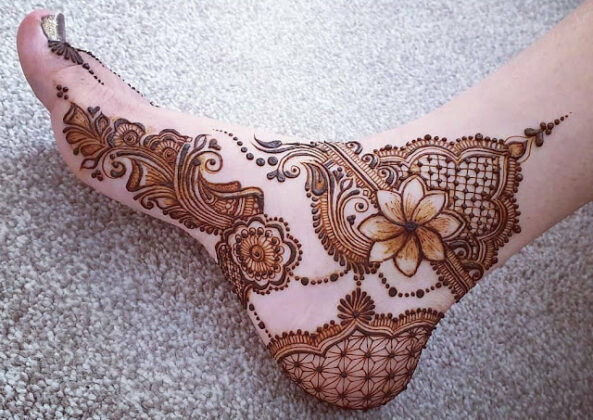 25+ Leg Mehndi Design to turn the head for a Stunning look